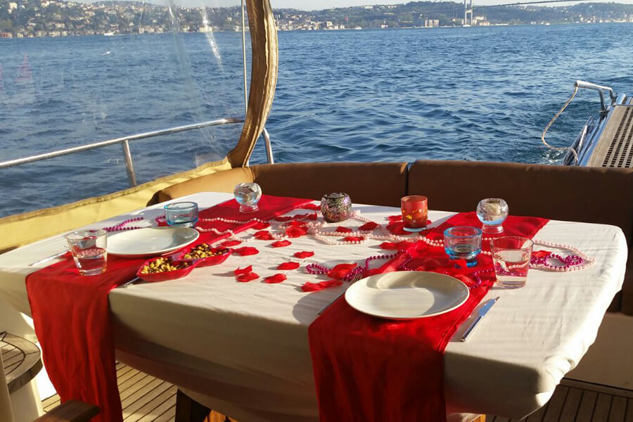 Dinner on the Yacht | Dinner for 2 People on the Yacht